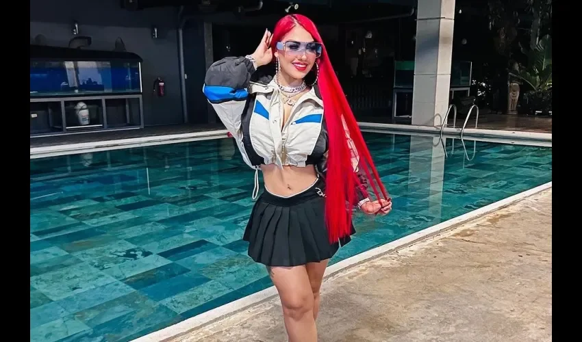 ¡Bien pegada! A Anyuri no le gusta cantar en faldita, pero se la puso en Costa Rica | Día a Día